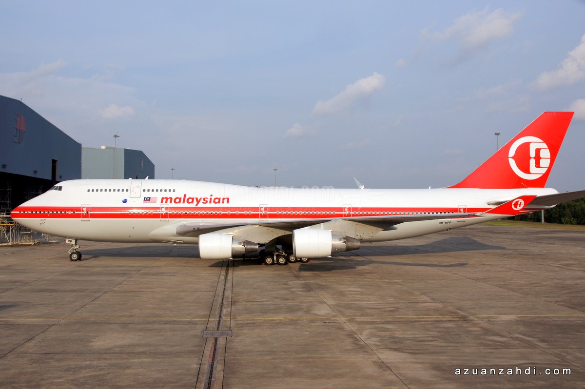 Sneak Peek at Malaysia Airlines 9M-MPP Boeing 747-400 #RetroJet # ...