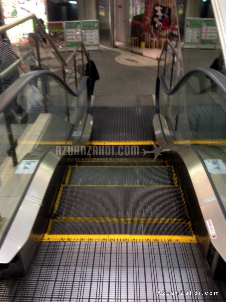 World's Shortest Escalator #CoolThingsInJapan #Tokyo2015 - AzuanZahdi ...